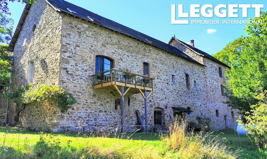 Historic French Mill With Central En Château Chervix, Nueva Aquitania ...