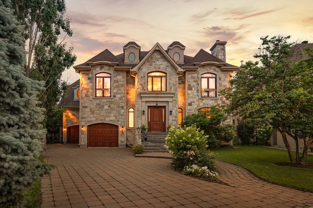 Domaine Opulent Avec Une Grande élégance Dans Montréal, Québec, Canada ...