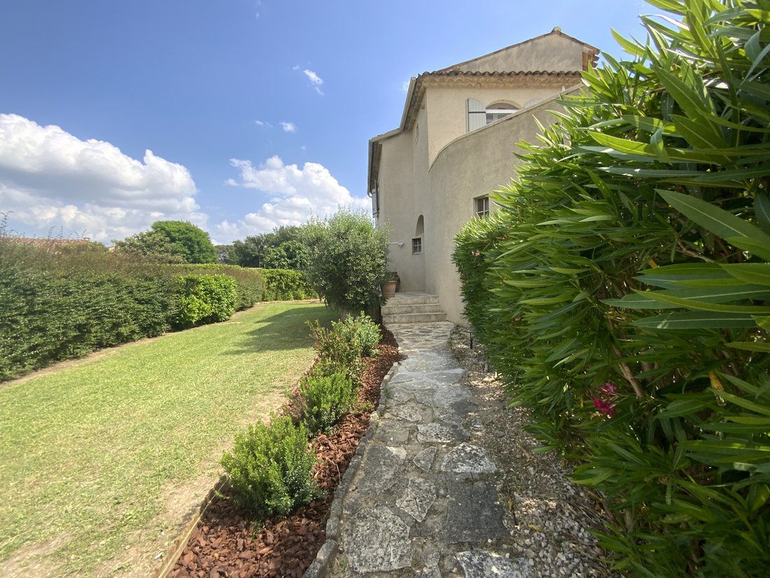 Very Beautiful Villa In A Village With Shops On A En Uzès, Occitania ...