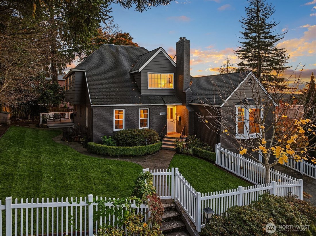 Retraite Paisible Avec Des Vues Apaisantes Dans Seattle, Washington ...