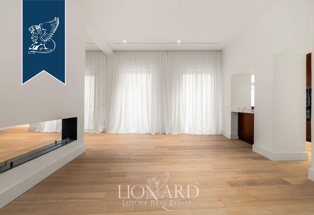 Luxury Apartment With Private Courtyard In The In Florence, Tuscany ...