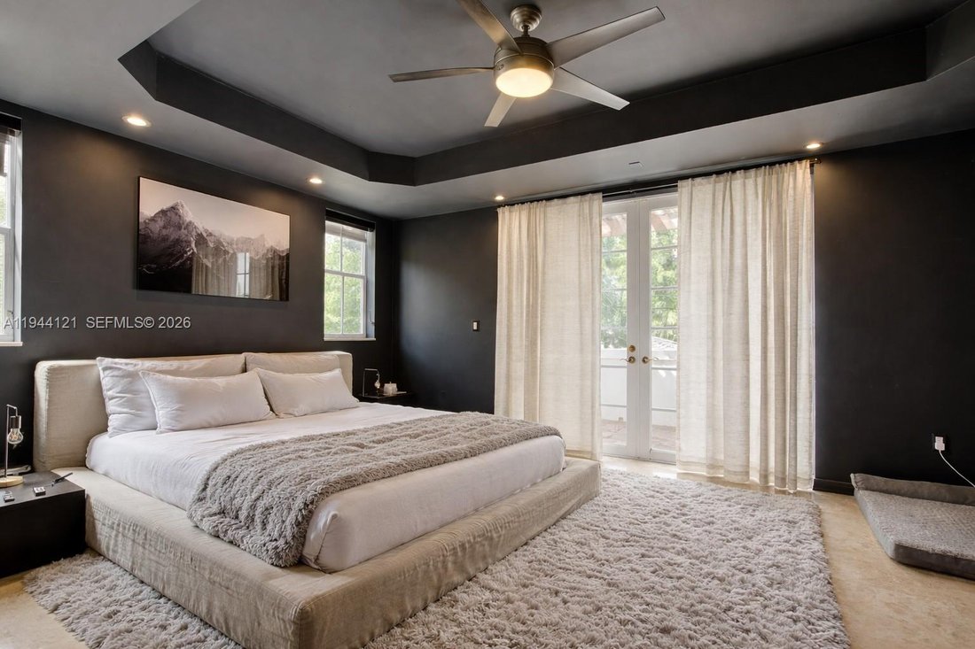 4867 Ponce De Leon Blvd, A Coral En Coral Gables, Florida, Estados ...