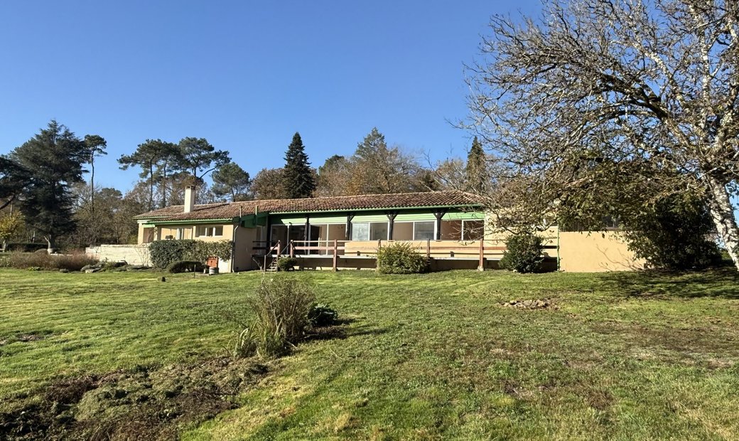 St. Symphorien In Saint Symphorien, Nouvelle Aquitaine, Frankreich Zu ...