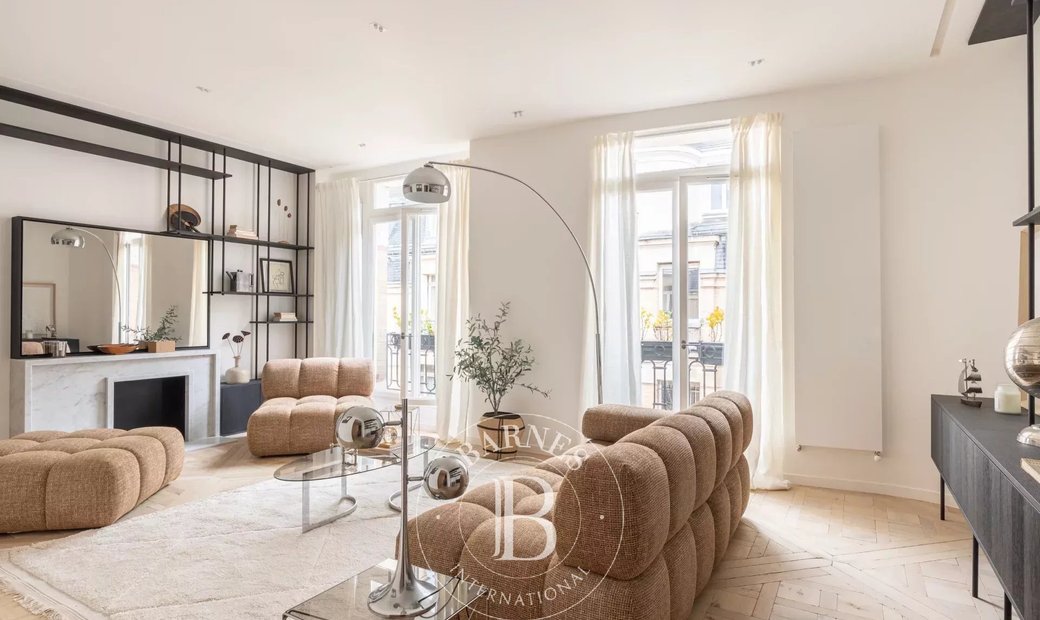 Paris 8 Golden Triangle Renovated And In Paris, île De France, France ...