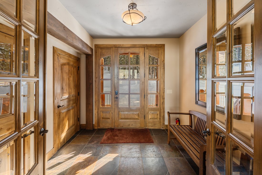 What An Incredible Perch At Trappers En Crested Butte, Colorado ...