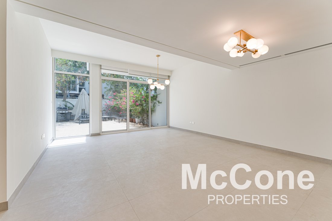 Corner Unit | Open Kitchen | Large Plot In Dubai, Dubai, United Arab ...