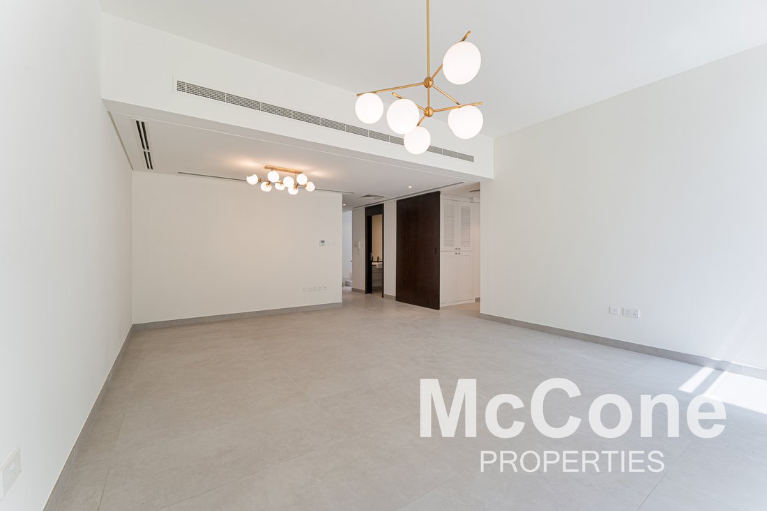 Corner Unit | Open Kitchen | Large Plot In Dubai, Dubai, United Arab ...
