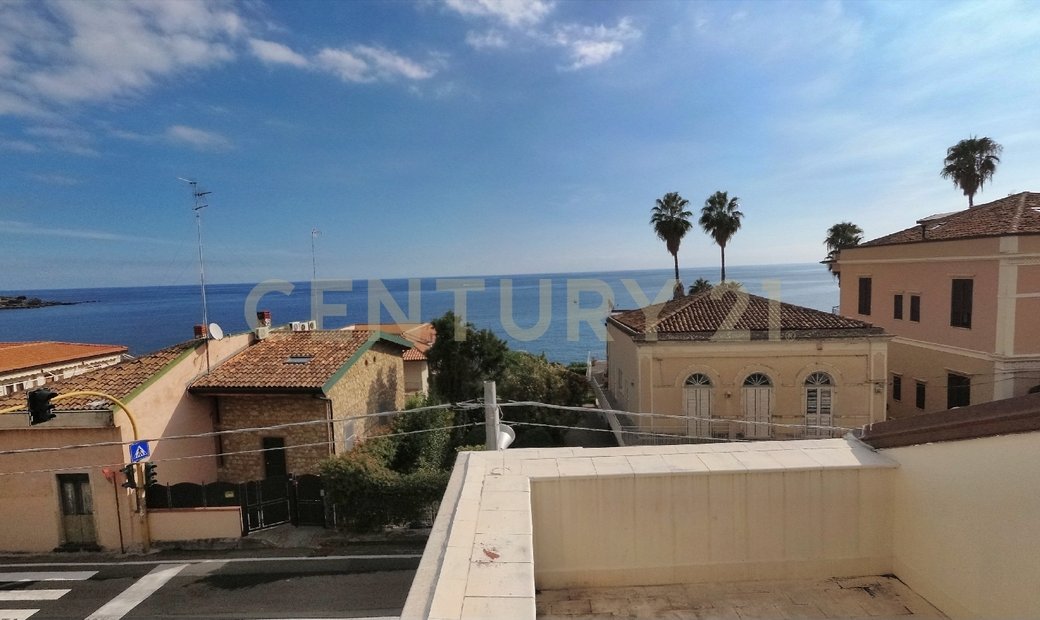 Freistehende Villa Zu Verkaufen Aci In Aci Castello, Sizilien, Italien ...