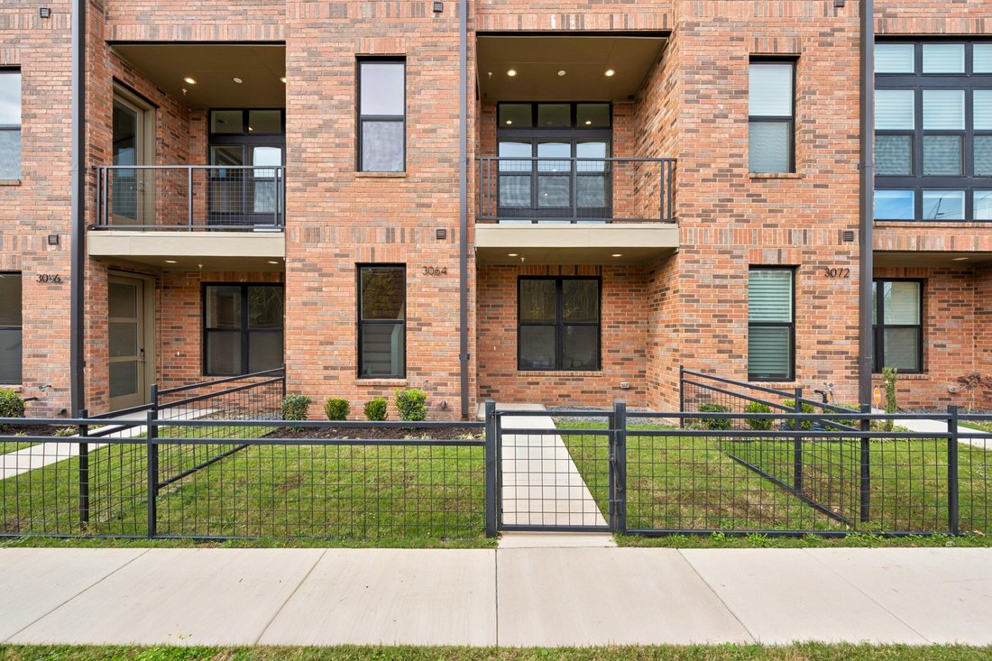 Maison De Ville Moderne De Nouvelle Construction Dans Dallas, Texas ...