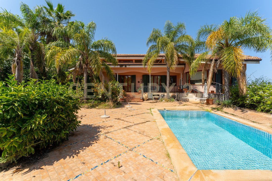 Detached Villa On Sale Aci Castello In Aci Castello, Sizilien, Italien ...