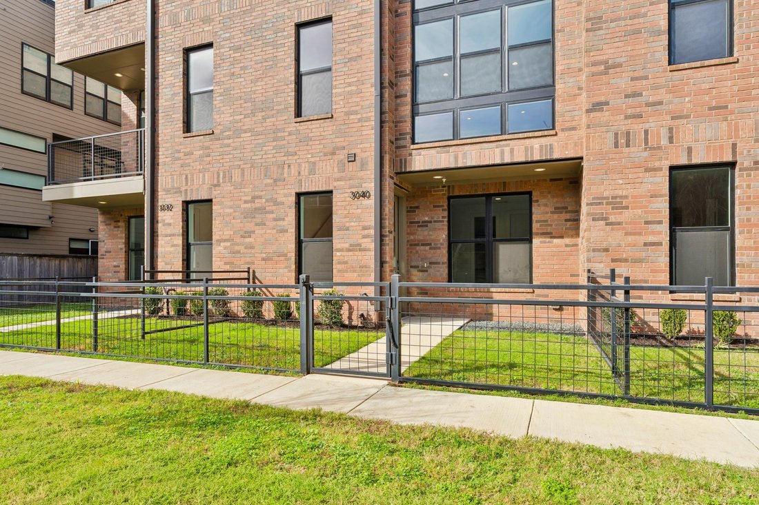 Modernes Neubau Reihenhaus Mit In Dallas, Texas, Vereinigte Staaten Zu ...