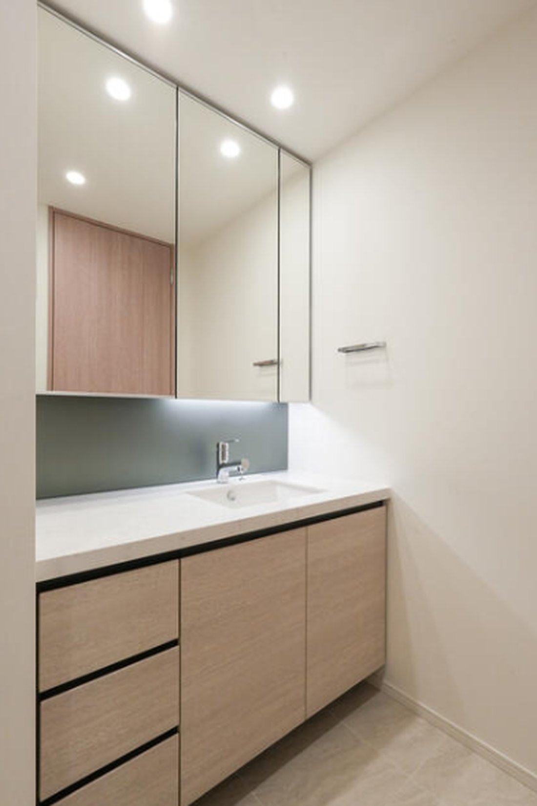 Dorfturm Im Harumi Flag Park In Chūō, Präfektur Tokio, Japan Zu ...