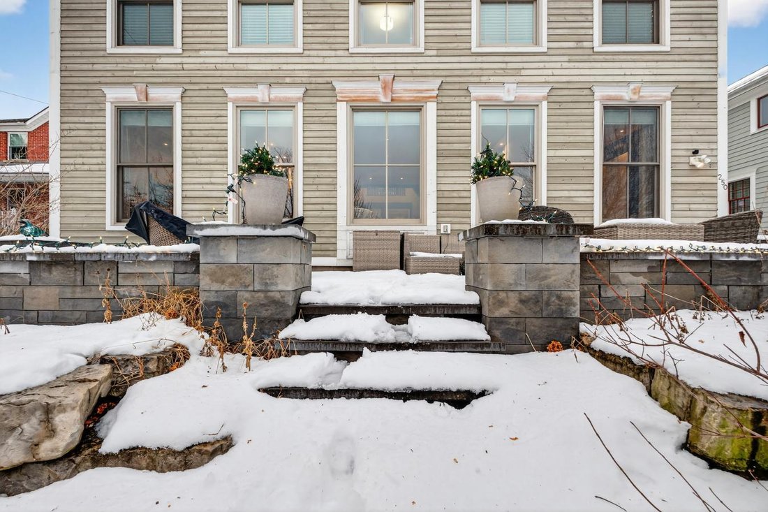 One Of A Kind Residence Above Cataraqui River En Kingston, Ontario ...