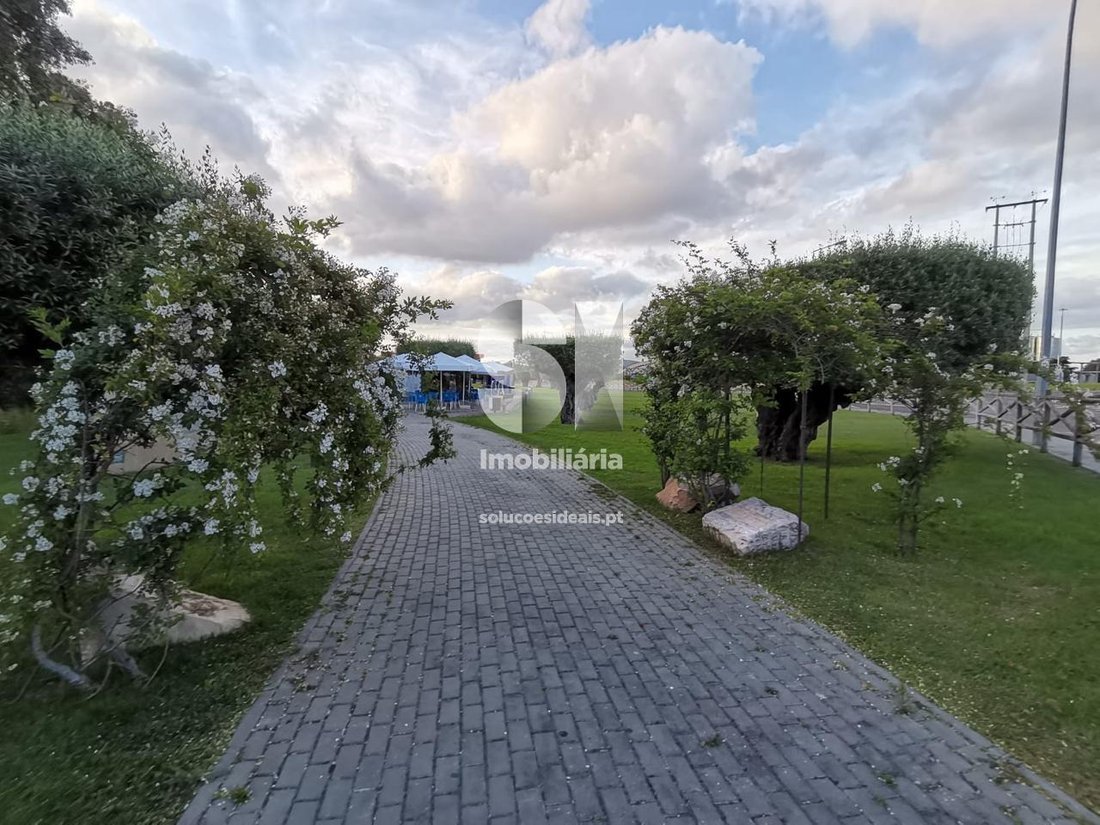 Set?Bal Moradias In Azeitao (Sao Lourenco E Sao Simao), Setubal ...