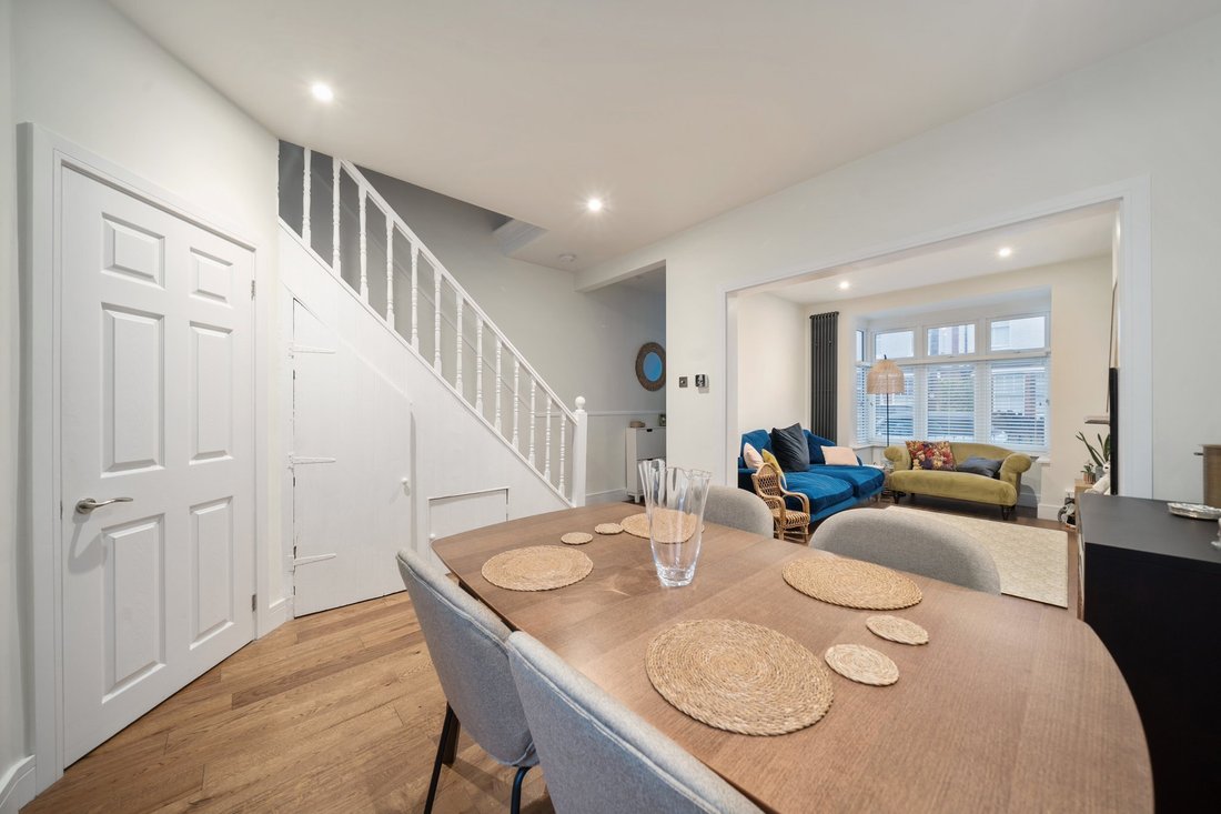 Magnolia Road | Strand On The Green, In London, England, United Kingdom ...