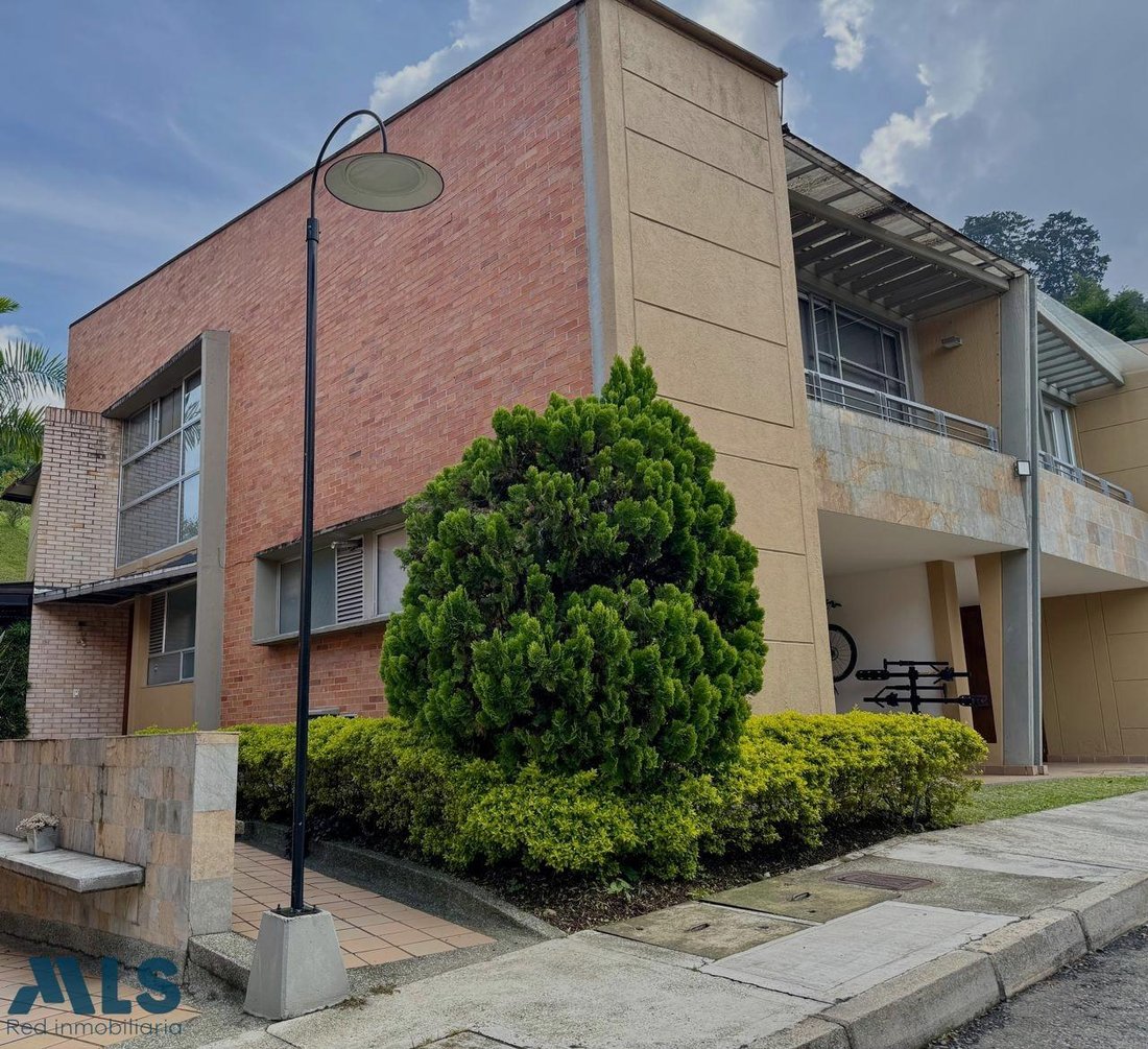 Cozy Two Level House In Excellent Condition En Medellín, Antioquia ...