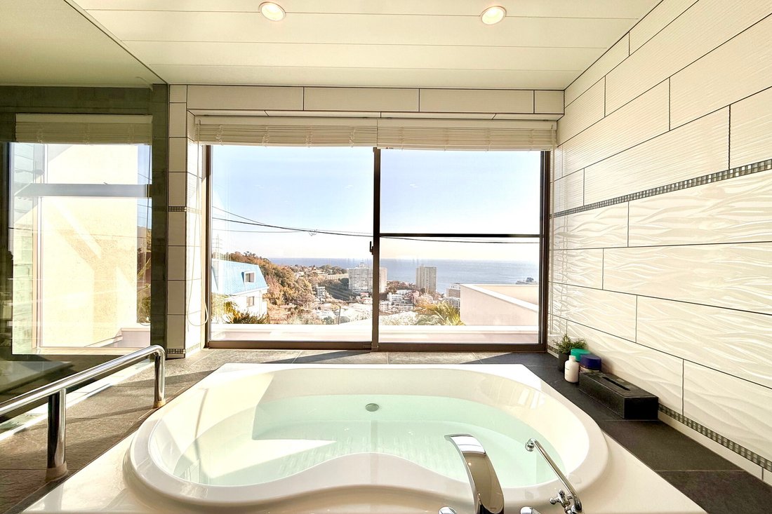 Atami Momoyama House En Atami, Prefectura De Shizuoka, Japón En Venta ...