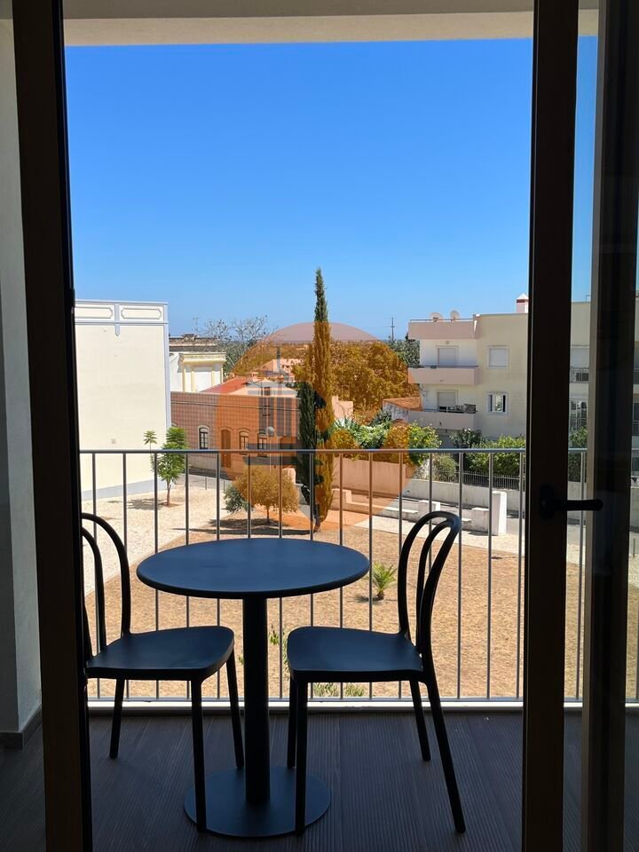 Penthouse T3 Com 3 Wc, Duas Varandas, Sala E In Moncarapacho, Algarve ...