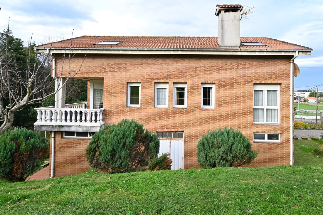 Exklusives Haus Mit Terrasse, Großem In Santander, Kantabrien, Spanien ...