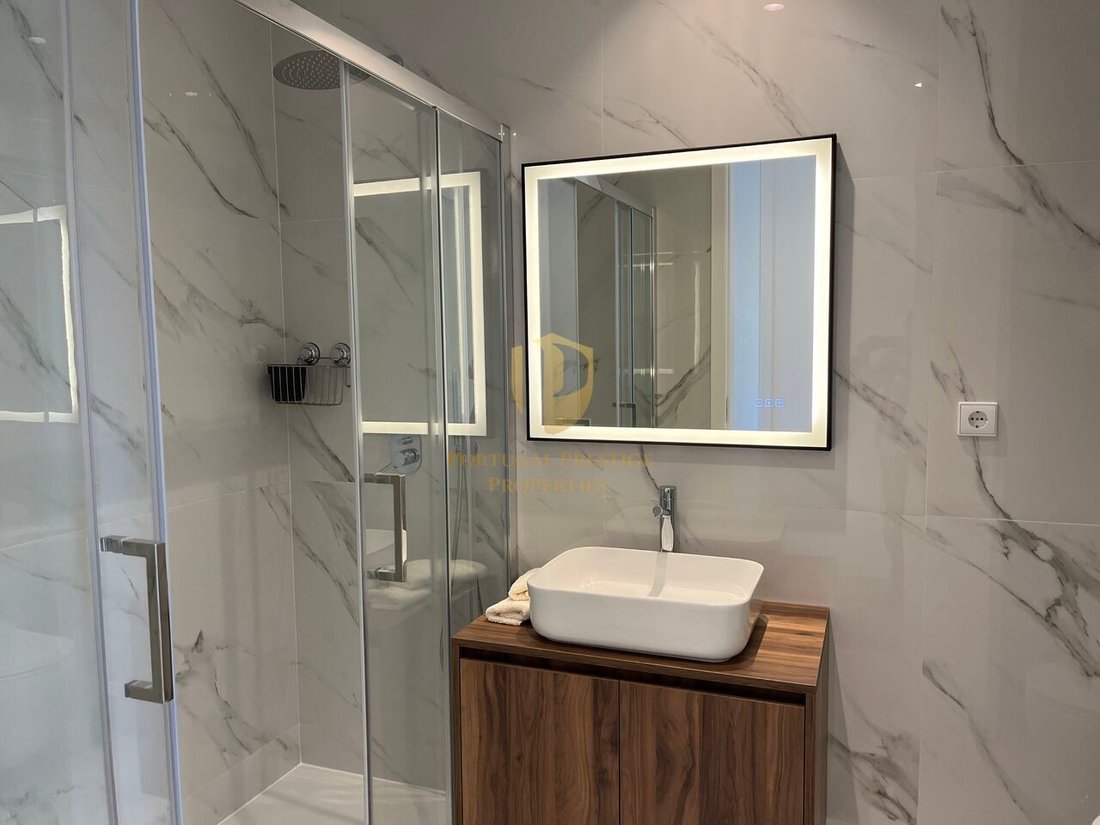 Penthouse T3 Com 3 Wc, Duas Varandas, Sala E In Moncarapacho, Algarve ...