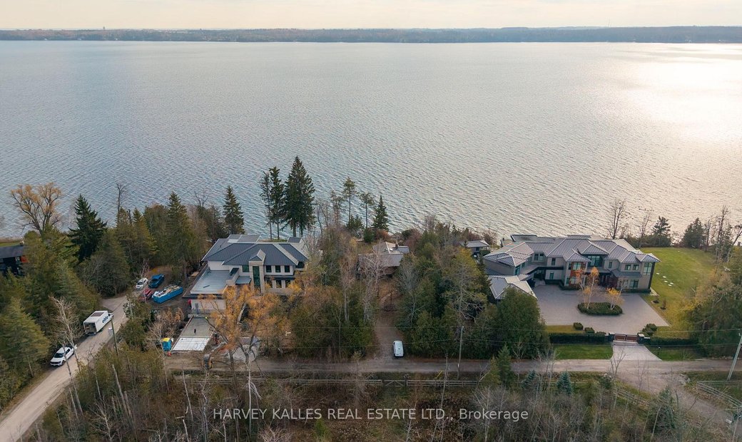 Authentique Retraite En Rondins Au Bord Du Lac Dans Shanty Bay, Ontario ...