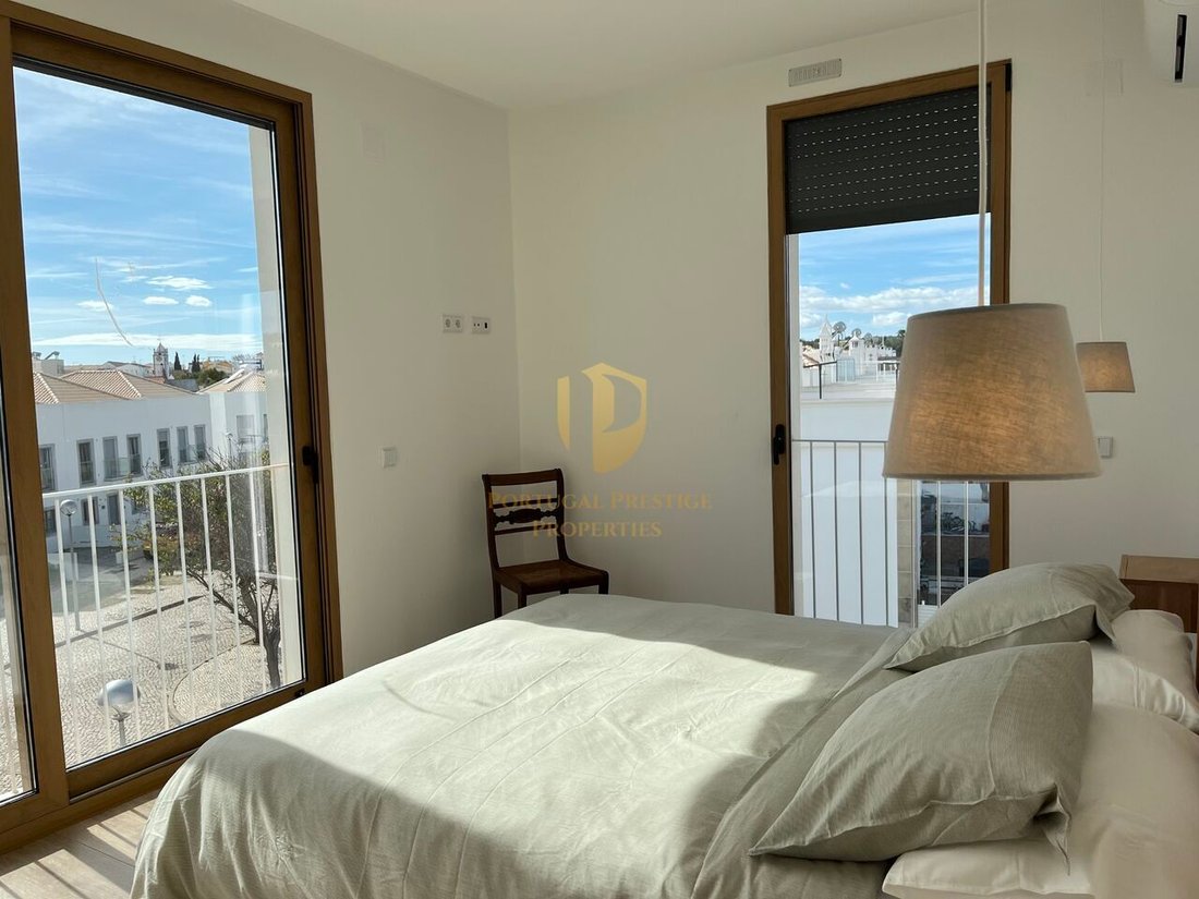 Penthouse T3 Com 3 Wc, Duas Varandas, Sala E In Moncarapacho, Algarve ...