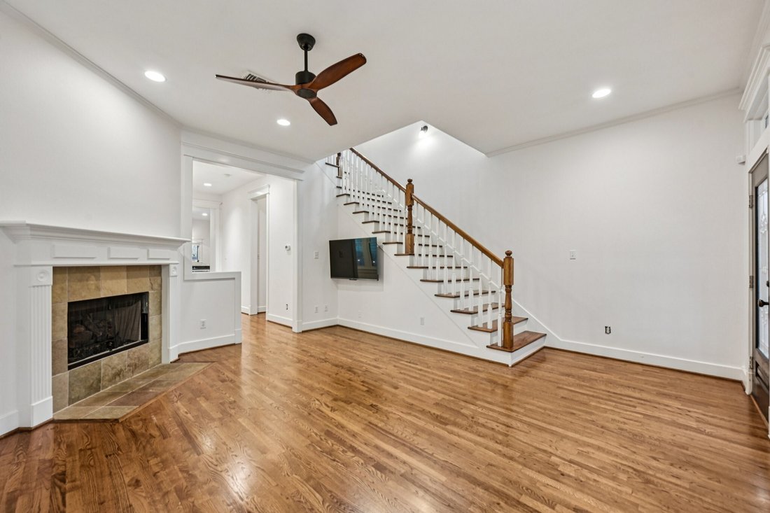 1537 Alexander Street In Houston, Texas, United States For Sale (16933857)