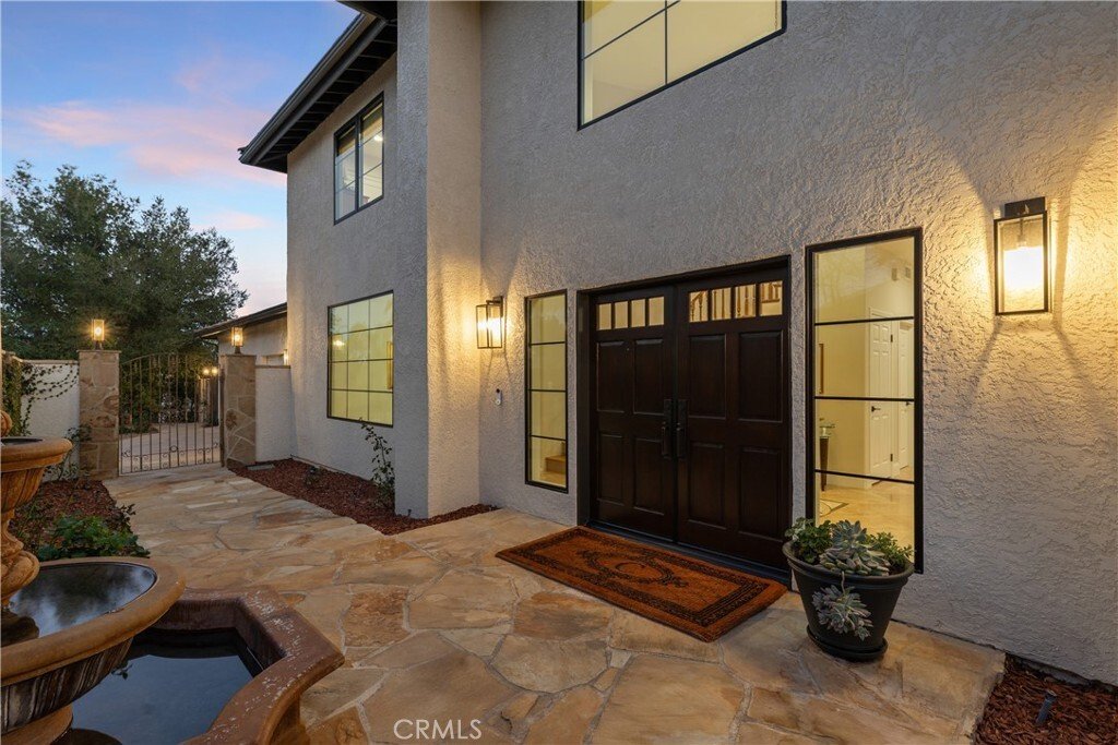 5 Bedrooms Single Family Detached In Los Angeles, California, United ...