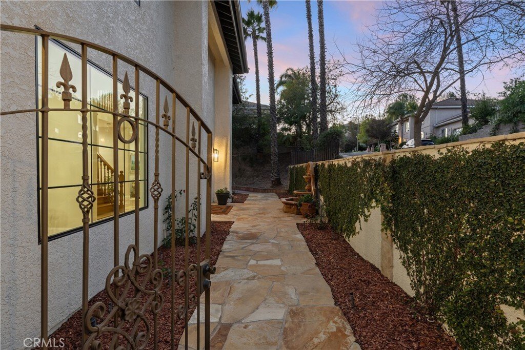 5 Bedrooms Single Family Detached In Los Angeles, California, United ...