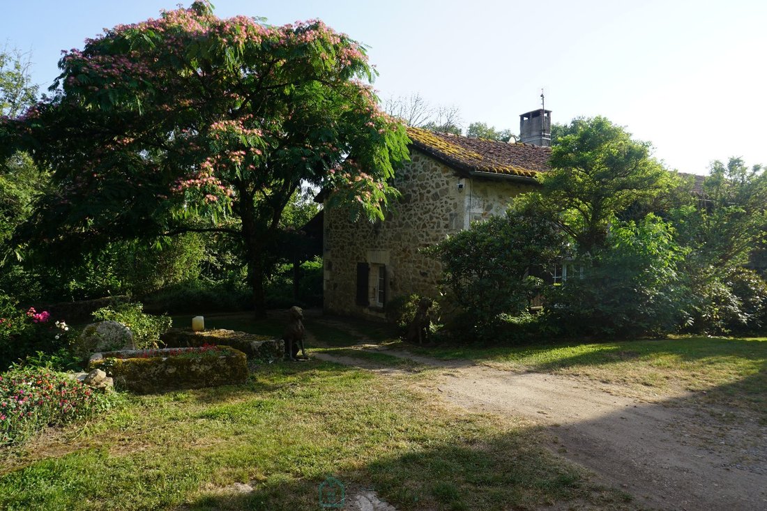 21 Hectare Estate With Two Ponds, En Busserolles, Nueva Aquitania, Francia En Venta (16935925)