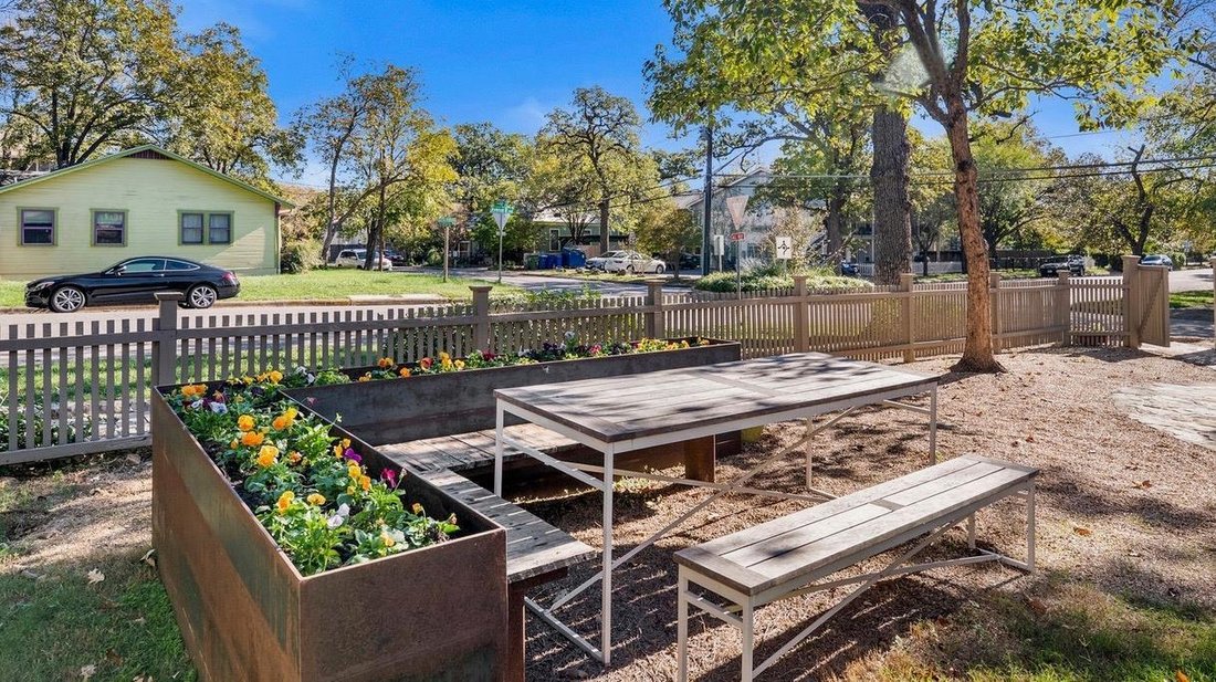Single Family Residence In Austin In Austin, Texas, United States For ...