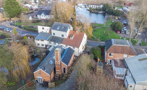 Luxury houses with garage for sale in Loddon, England, United Kingdom ...