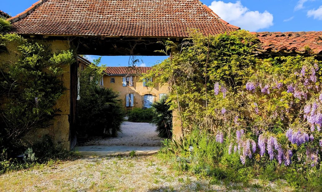 Charming French Countryside Retreat With In Estampes, Occitanie, France ...