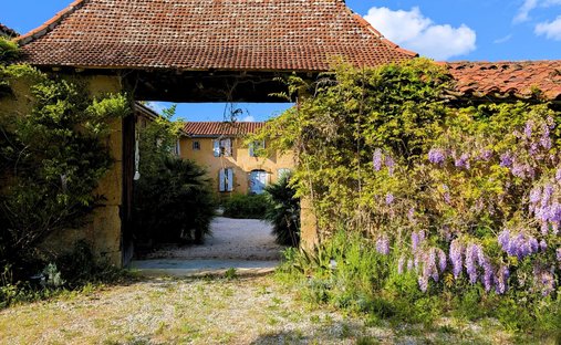 Luxury homes with balcony for sale in Estampes, Occitanie, France ...