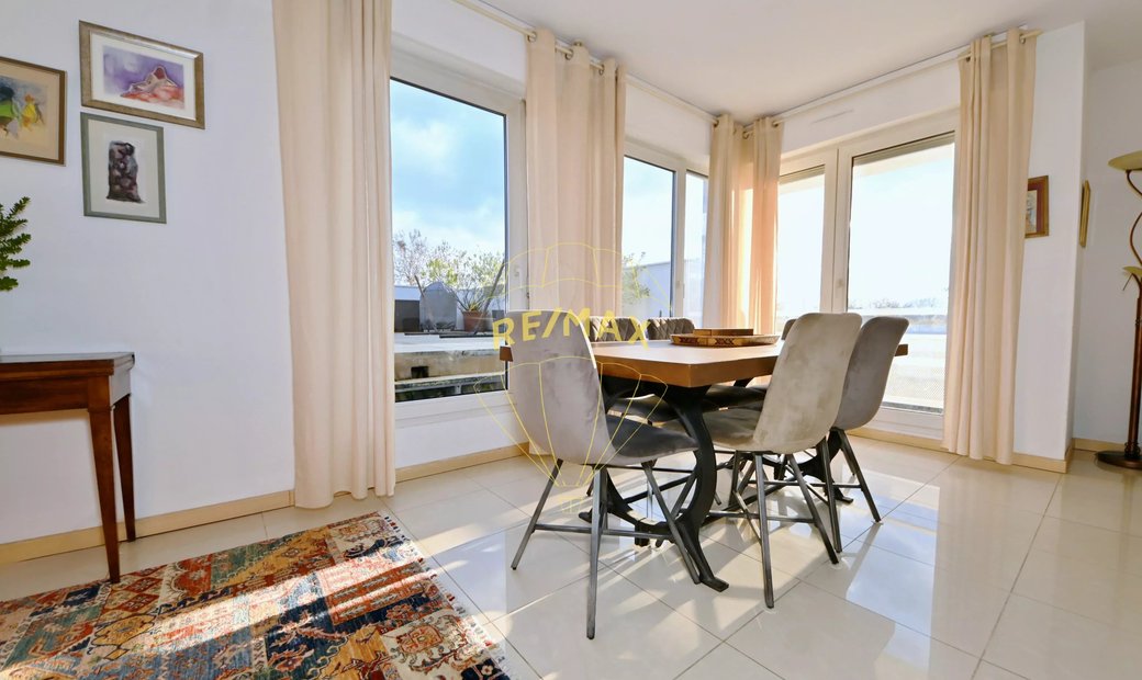 Suresnes Apartment In Suresnes, île De France, France For Sale (16937923)