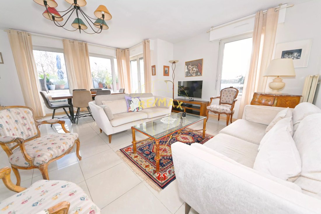 Suresnes Apartment In Suresnes, île De France, France For Sale (16937923)