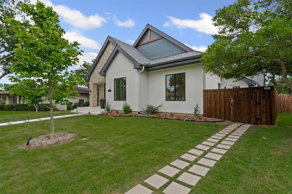 Single Family Residence In Dallas In Dallas, Texas, United States For ...