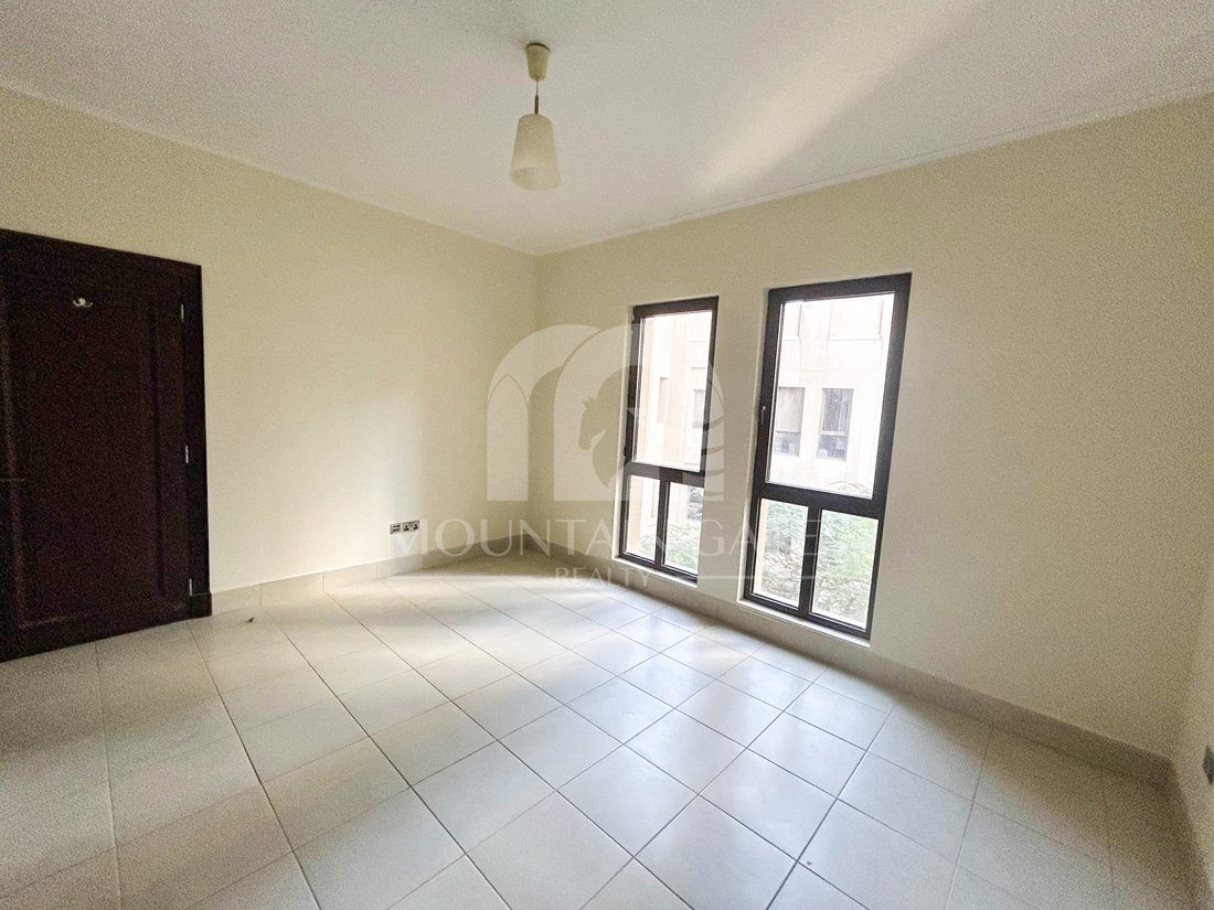 Vacant | Burj Khalifa View | 5 Min To In Dubai, Dubai, United Arab ...