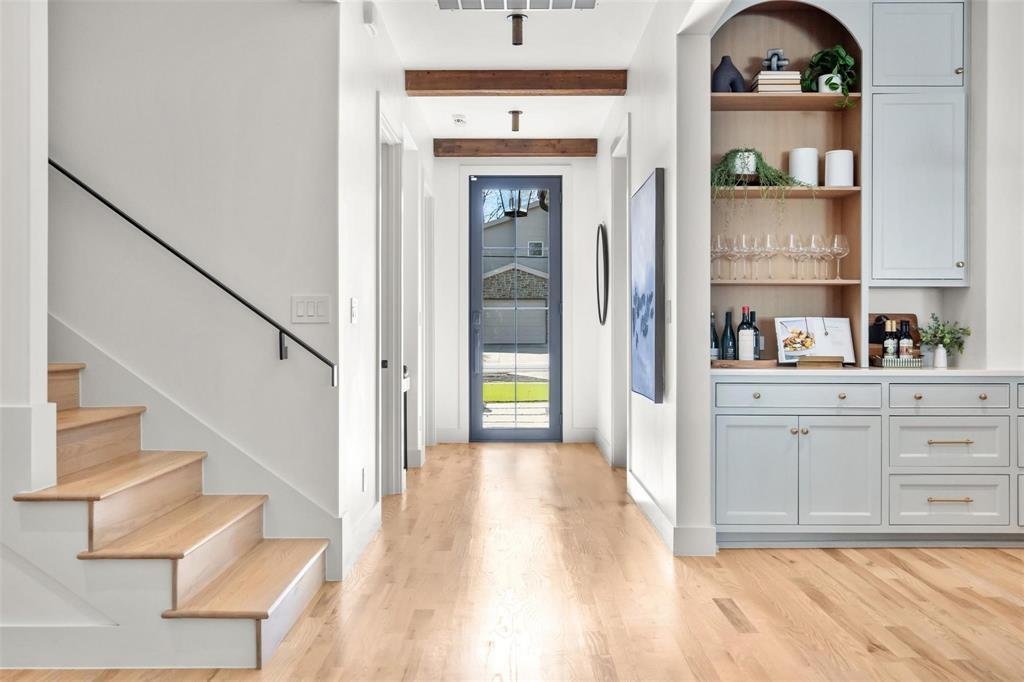 Single Family Residence In Dallas In Dallas, Texas, United States For ...