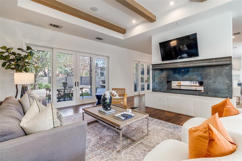 Single Family Residence In Dallas In Dallas, Texas, United States For ...