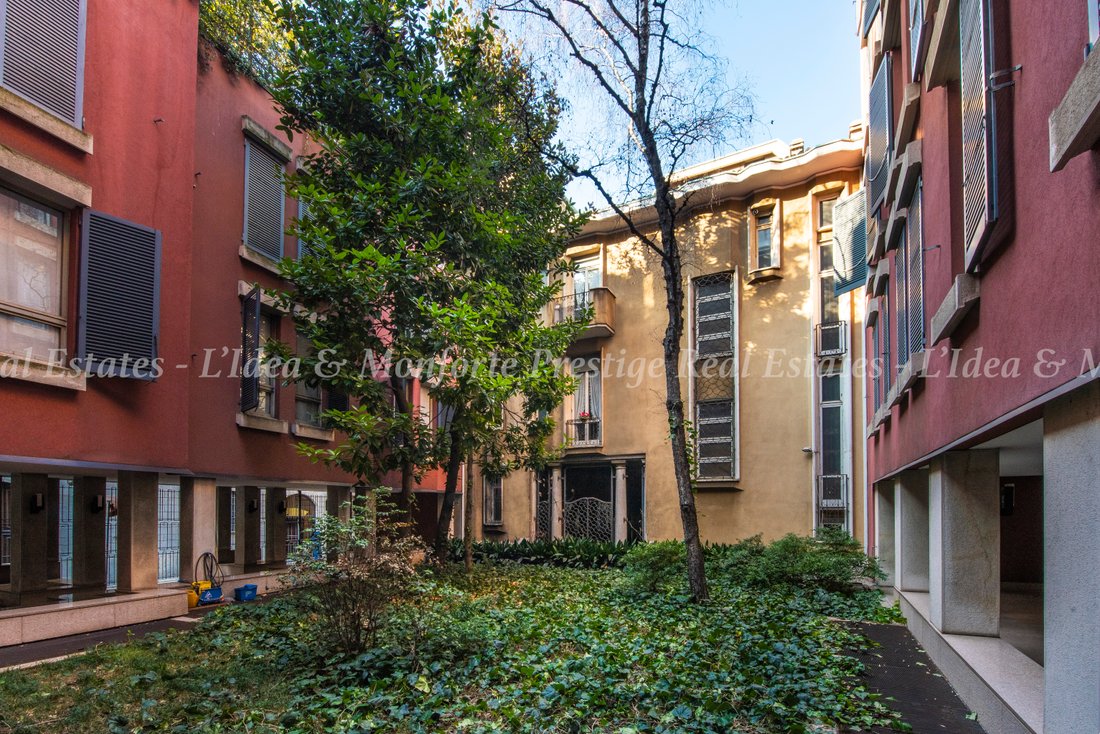 Cinque Vie / Cappuccio – Single Family In Historic Center, Milan ...