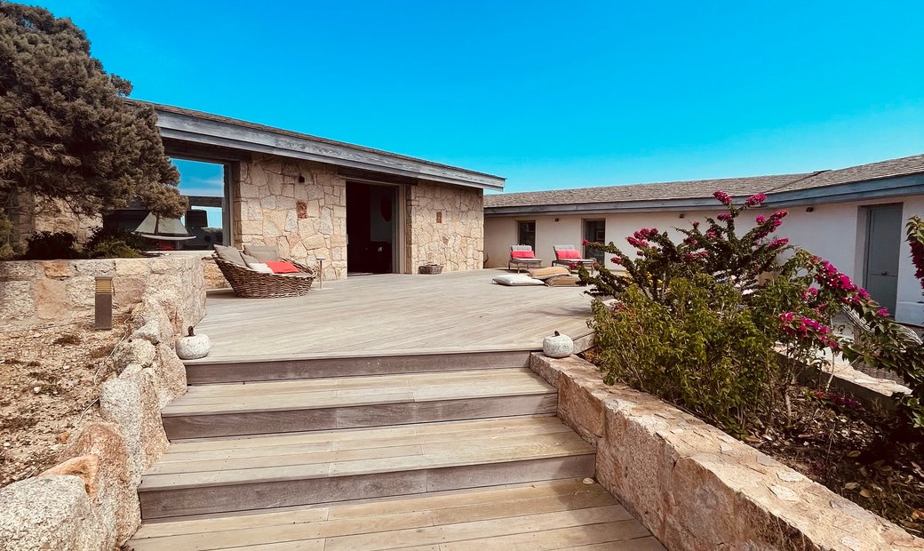 Villa De Design En Bord De Mer, île De Cavallo Dans Bonifacio, Corse ...