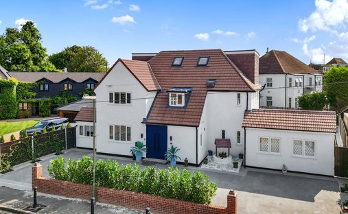 Luxury houses with garden for sale in Stanwell Moor, England, United ...