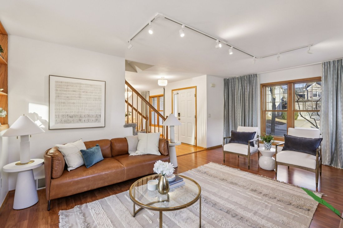 Joyful Five Bedroom Home With Beautiful In Fitchburg, Wisconsin, United ...