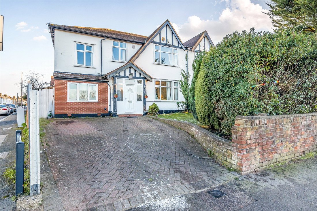 Route De Portsmouth, Surbiton, Kt6 Dans Surbiton, Angleterre, Royaume ...