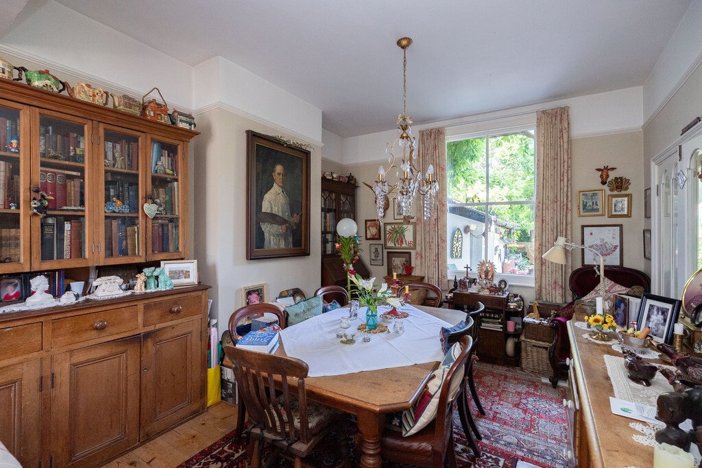 Junction Road, Dorking, Rh4 In Dorking, England, United Kingdom For ...