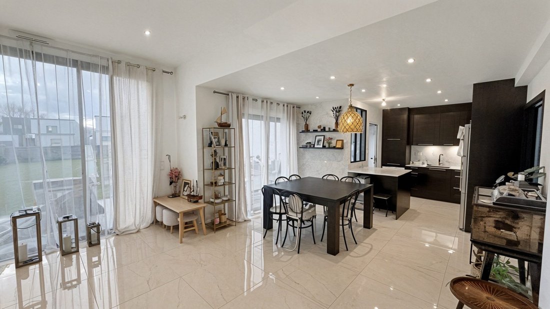 Bruz Contemporaine In Bruz, Brittany, France For Sale (16941959)