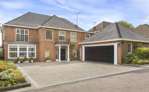 Luxury houses with pool for sale in Hadley Wood, England, United ...