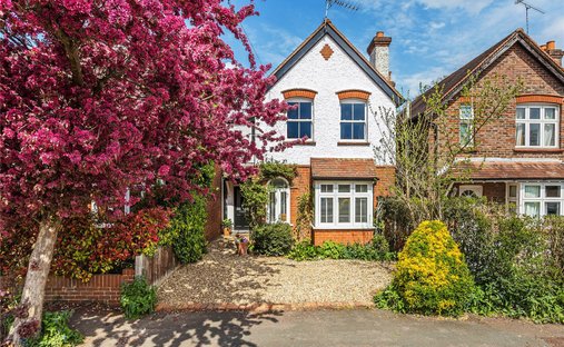 Luxe moderne maisons à vendre à Horsell, Angleterre, Royaume-Uni ...