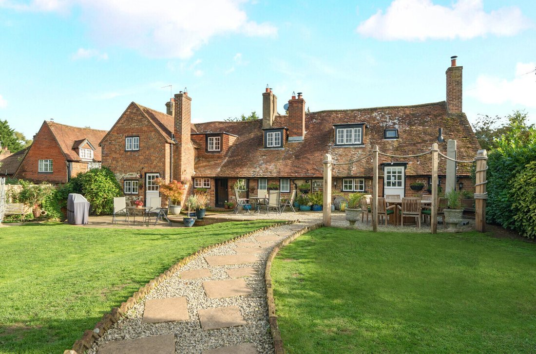 The Street, Puttenham, Guildford, Surrey, En Puttenham, Inglaterra ...